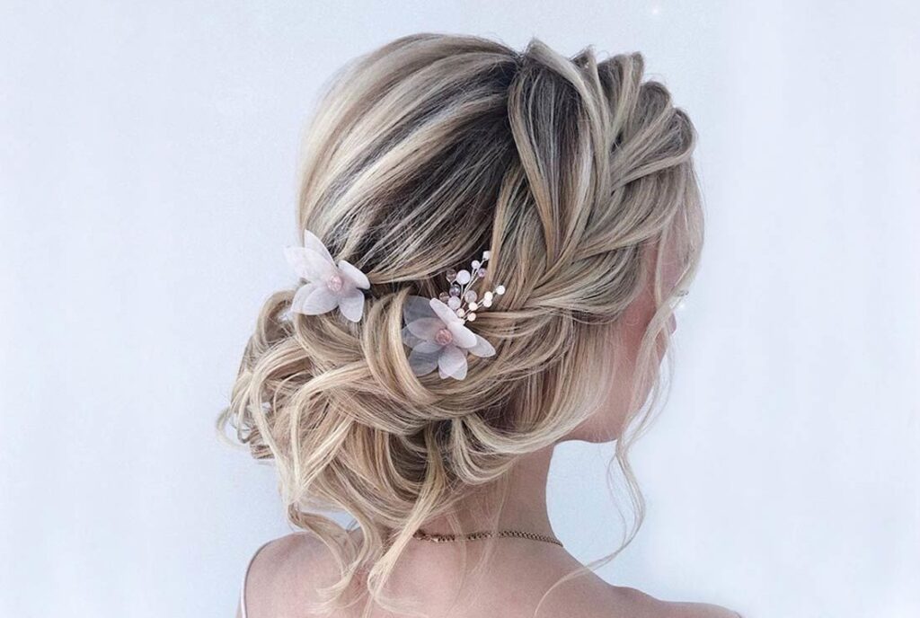 Eenvoudige en stijlvolle opsteekkapsels voor lang haar - Dutch Hairshop